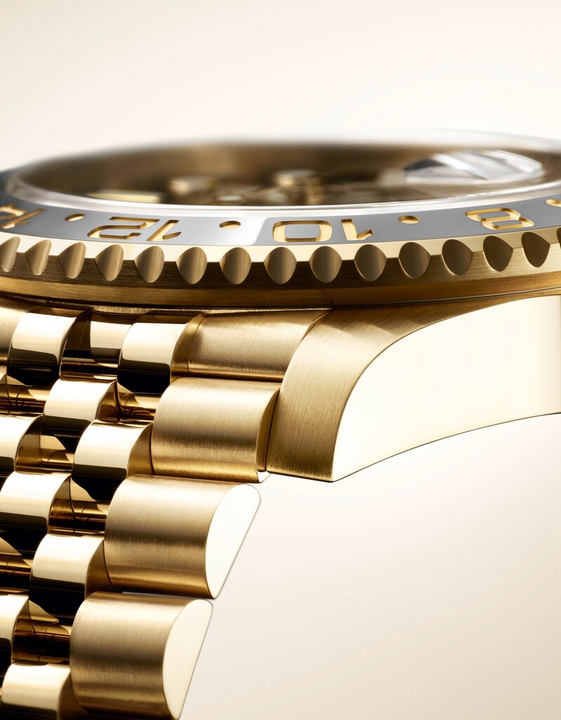 GMT-Master II - Across time zones | Rolex®